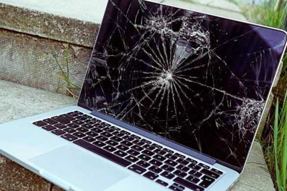 How Much is a Screen Replacement for a MacBook Pro? | Markettechtalk